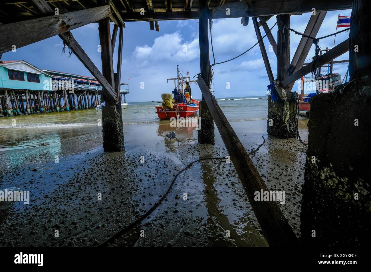 Ramshackle structures hi-res stock photography and images - Alamy