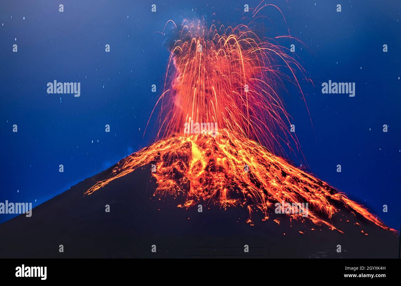 Volcano erupting hi-res stock photography and images - Alamy