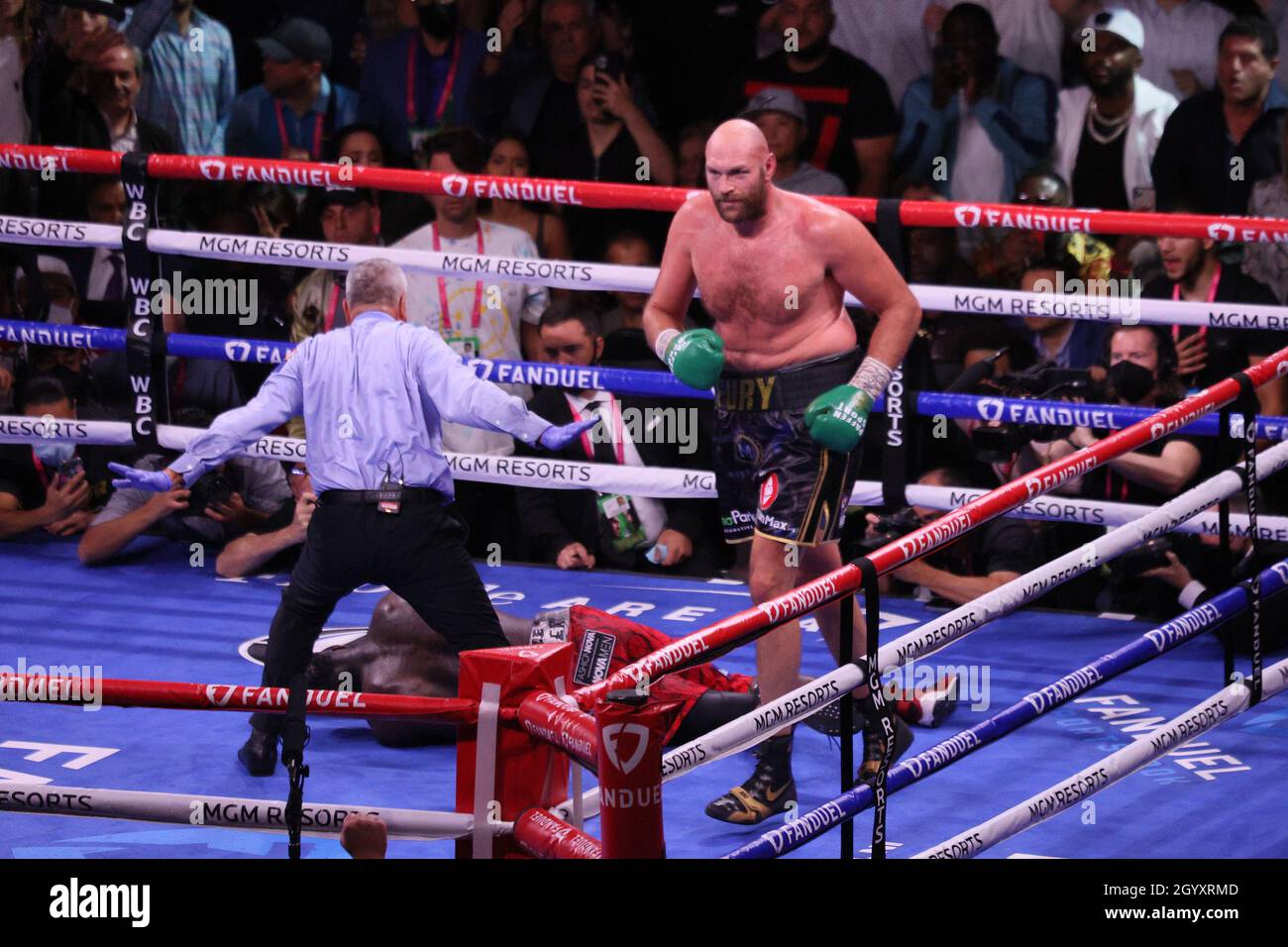 Boxing ring t mobile arena hi-res stock photography and images - Alamy