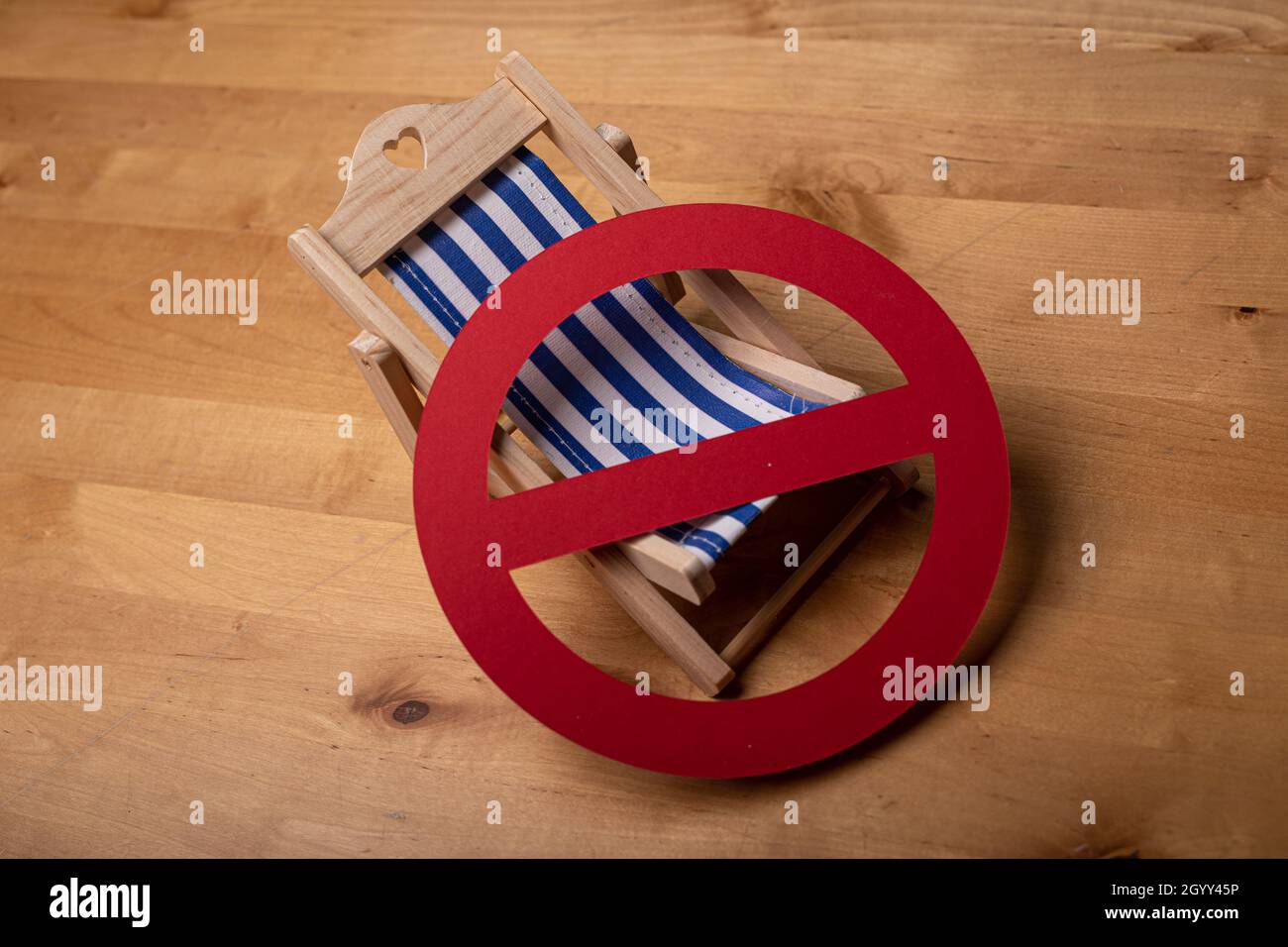 Cancelled tour sign hi-res stock photography and images - Alamy