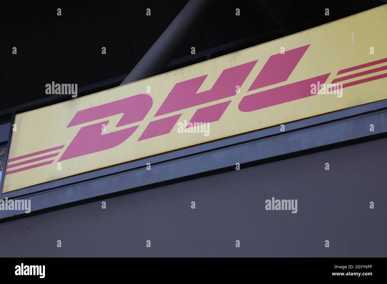 Dhl signage hi-res stock photography and images - Alamy