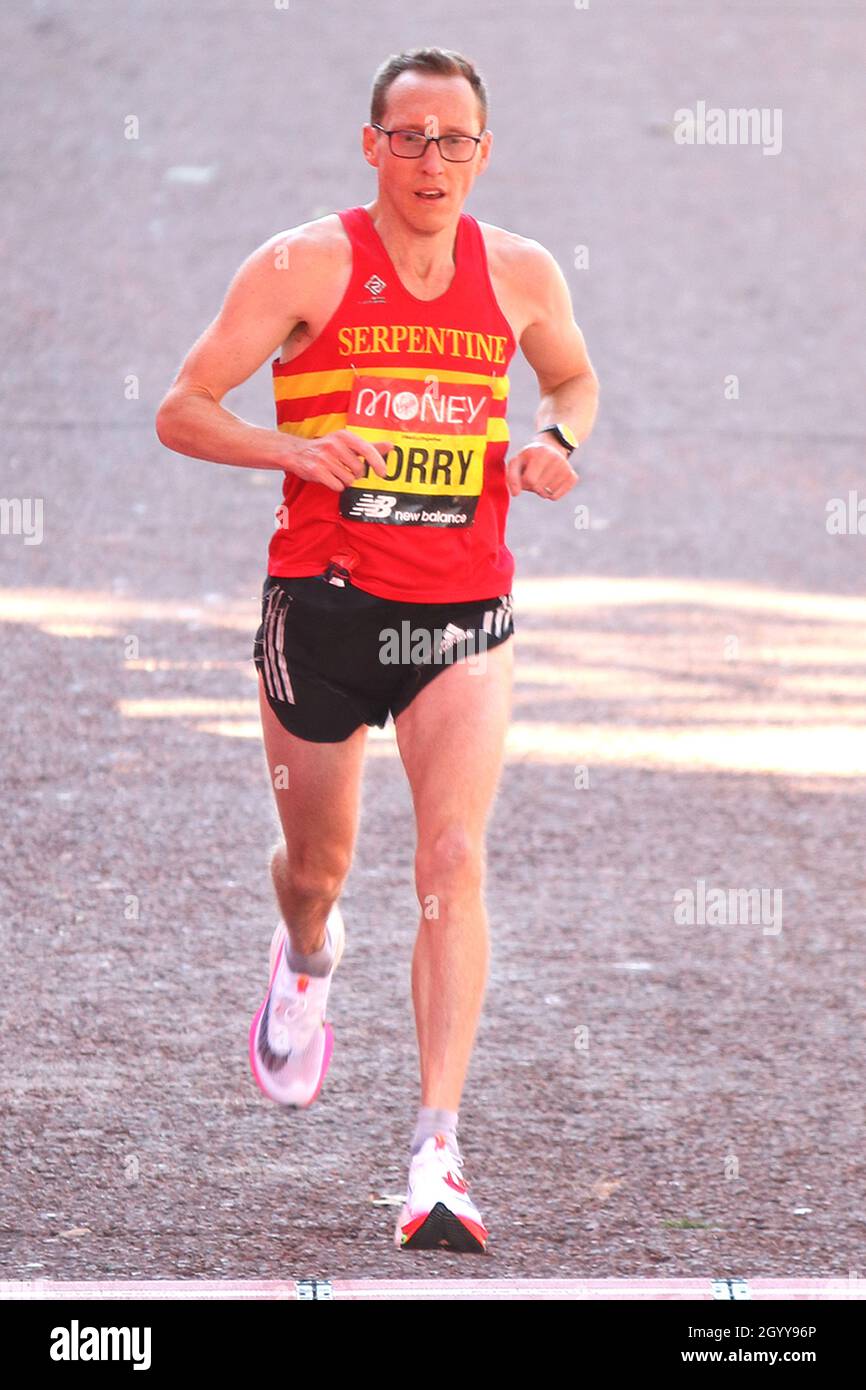 2021 virgin money london marathon hi-res stock photography and images ...