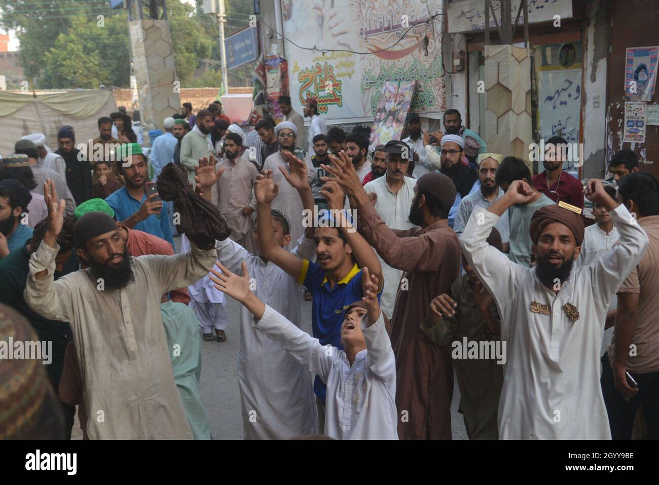 Tehreek i labbaik pakistan hi-res stock photography and images - Alamy