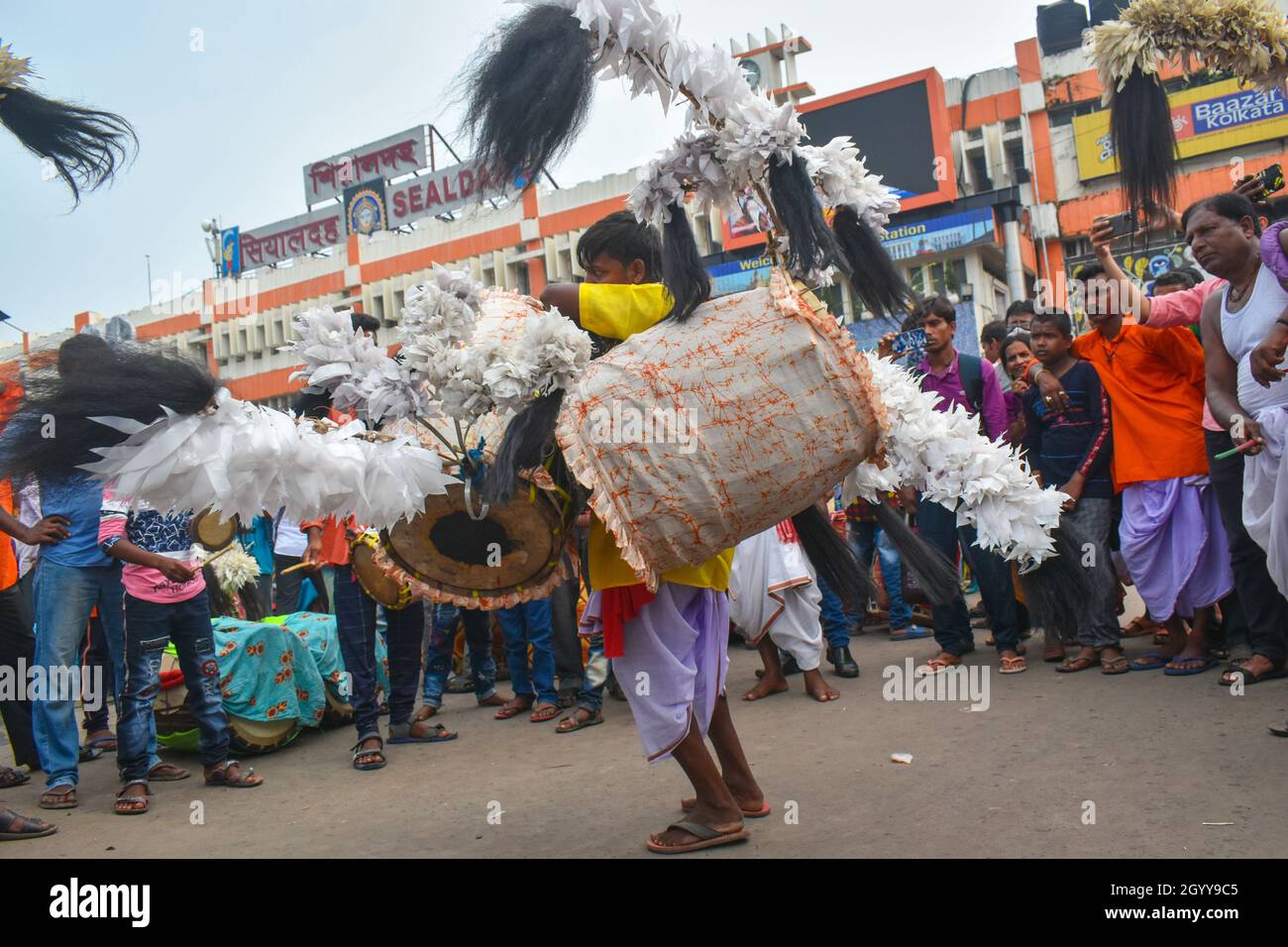 Durga puja dhak hi-res stock photography and images - Alamy