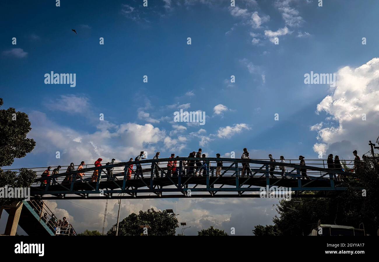 Overheadbridge hi-res stock photography and images - Alamy