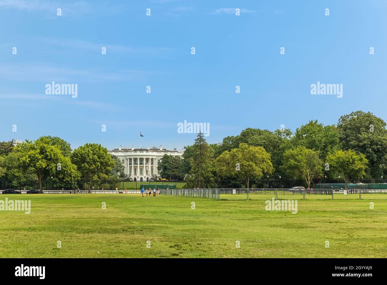 House in the distance hi-res stock photography and images - Alamy