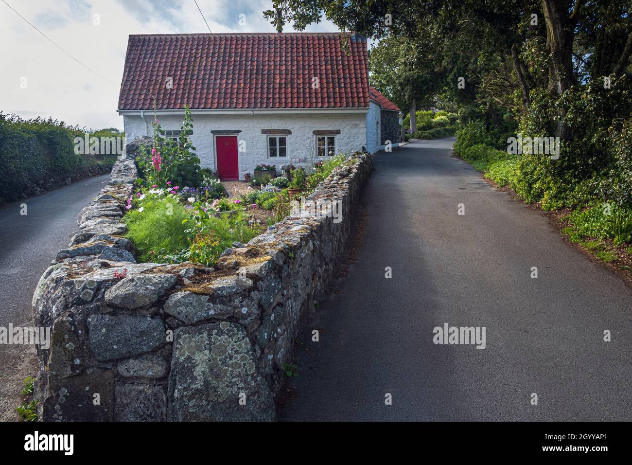 Guernsey cottage hi-res stock photography and images - Alamy