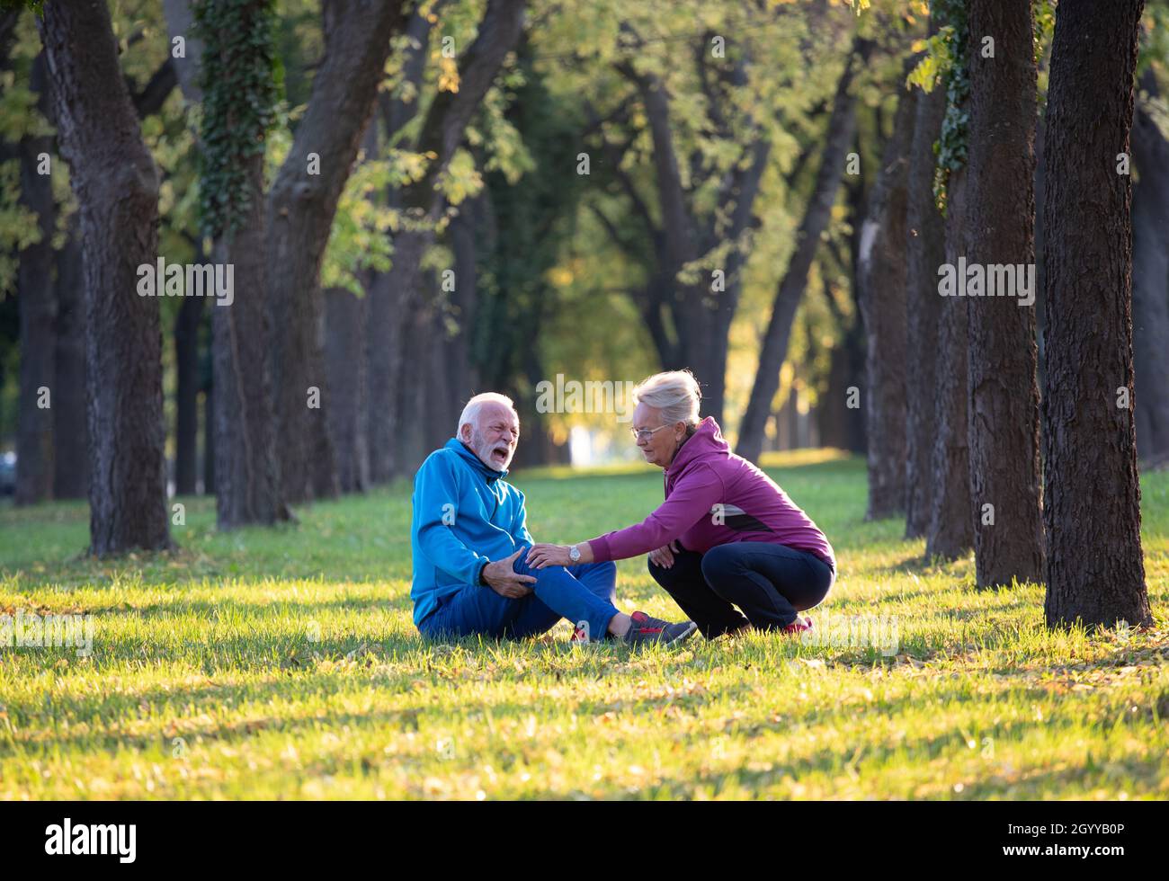 Injured people sit hi-res stock photography and images - Alamy