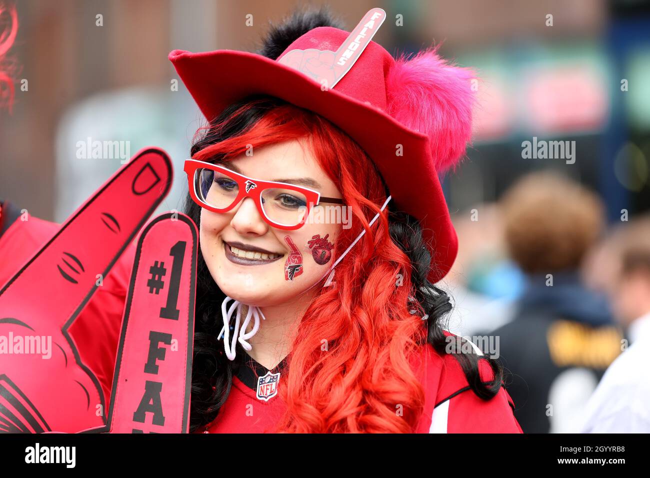 Tottenham hotspur fans outside tottenham hotspur stadium hi-res stock ...