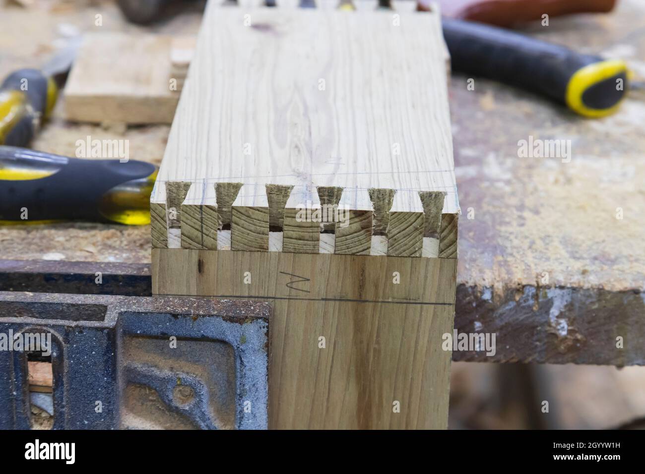 Dovetail joint hi-res stock photography and images - Alamy