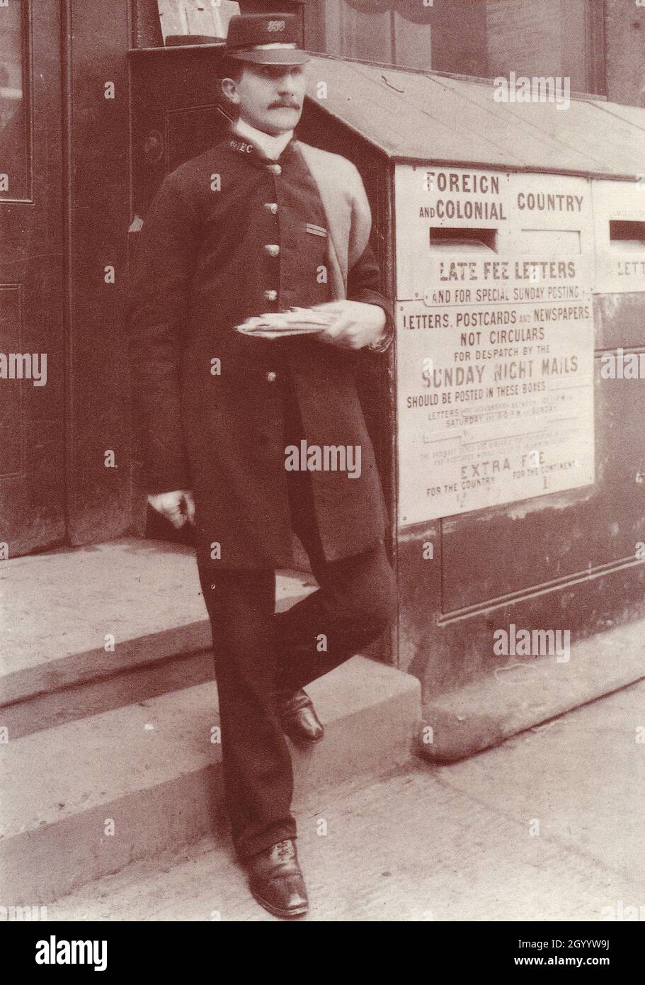 London Postman 1905 with good conduct stripe Stock Photo - Alamy