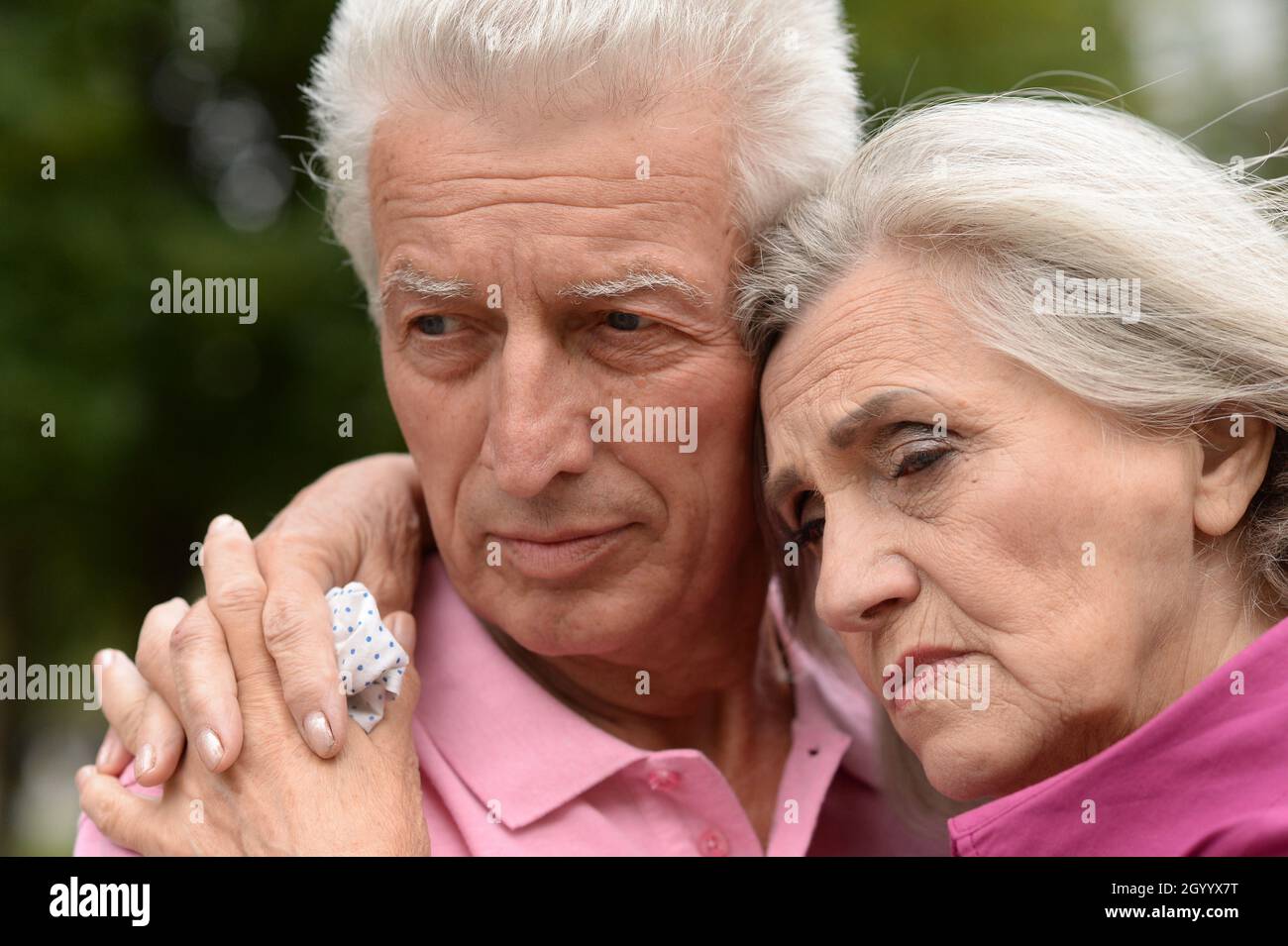 Sad couple hug park hi-res stock photography and images - Alamy