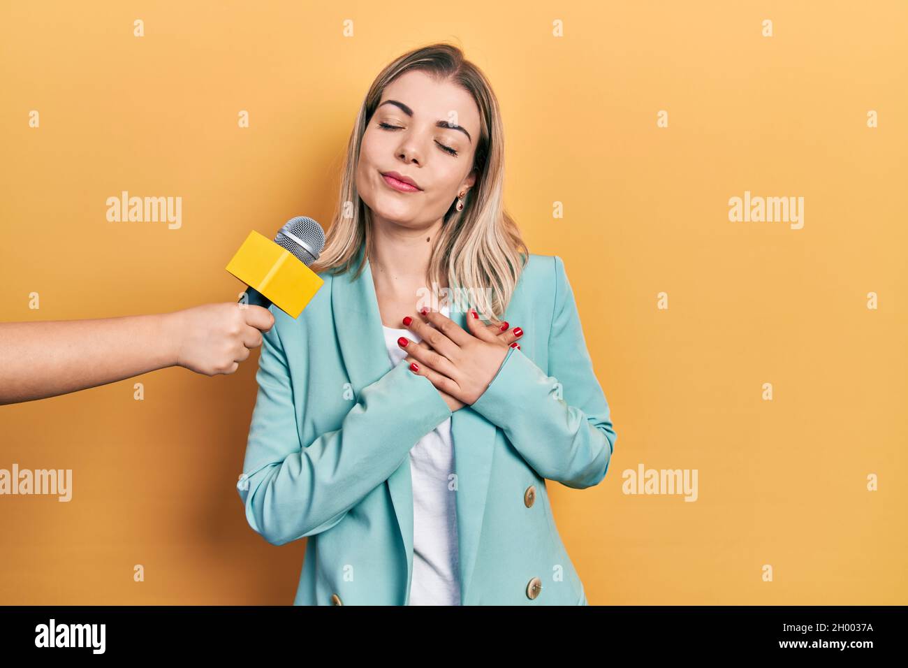 Beautiful caucasian woman being interviewed by reporter holding ...