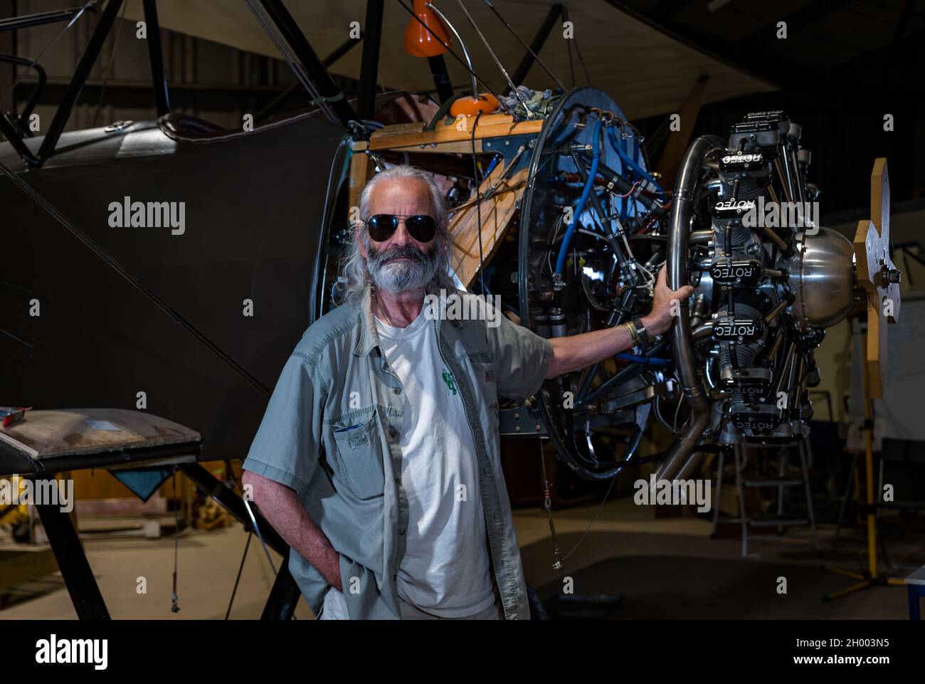 Electronic aeroplane hi-res stock photography and images - Alamy