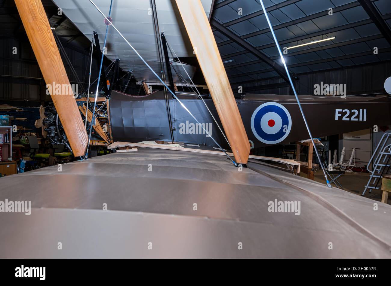 Under airplane hi-res stock photography and images - Alamy