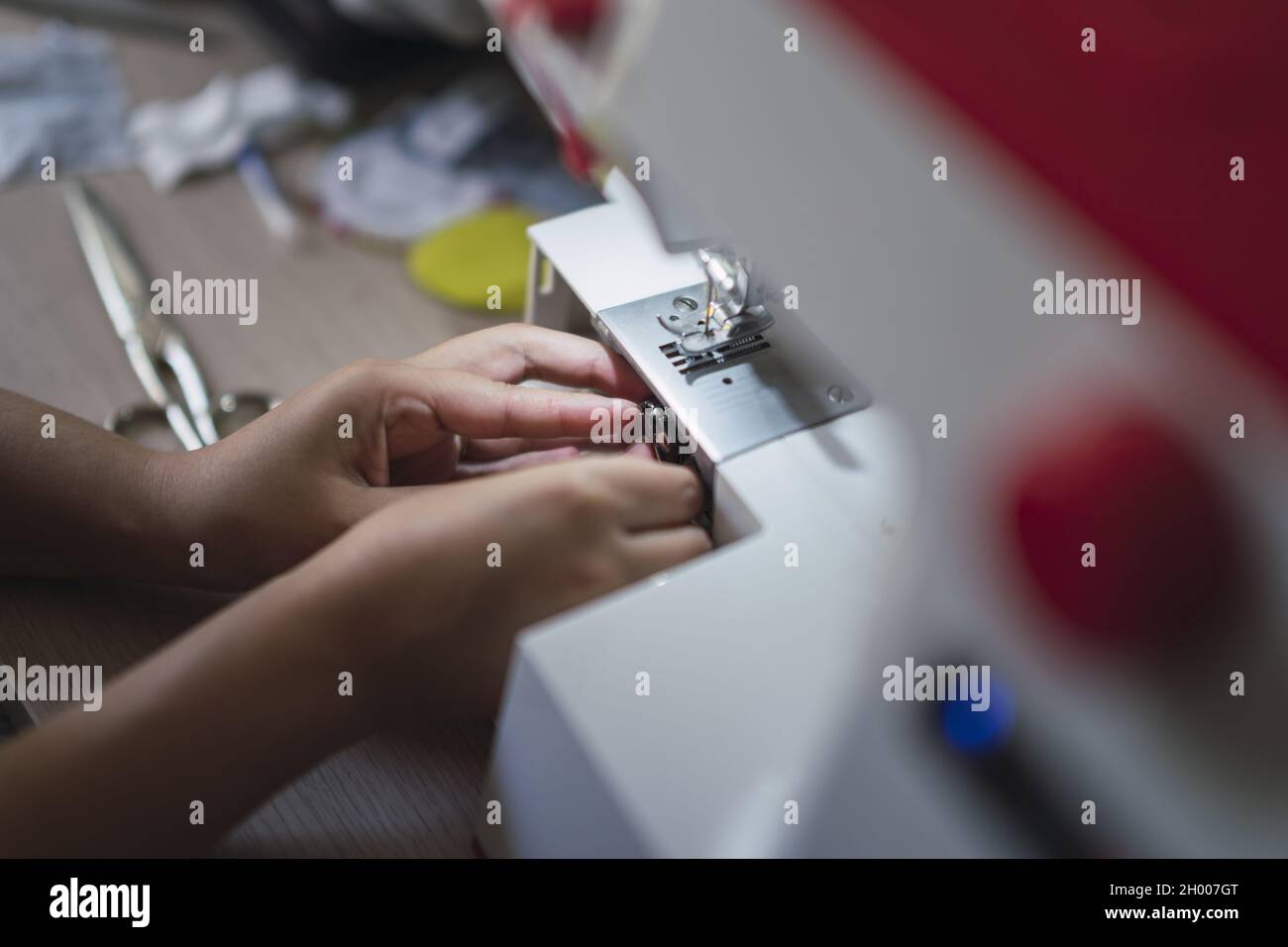 A person working with a sewing machine Stock Photo - Alamy