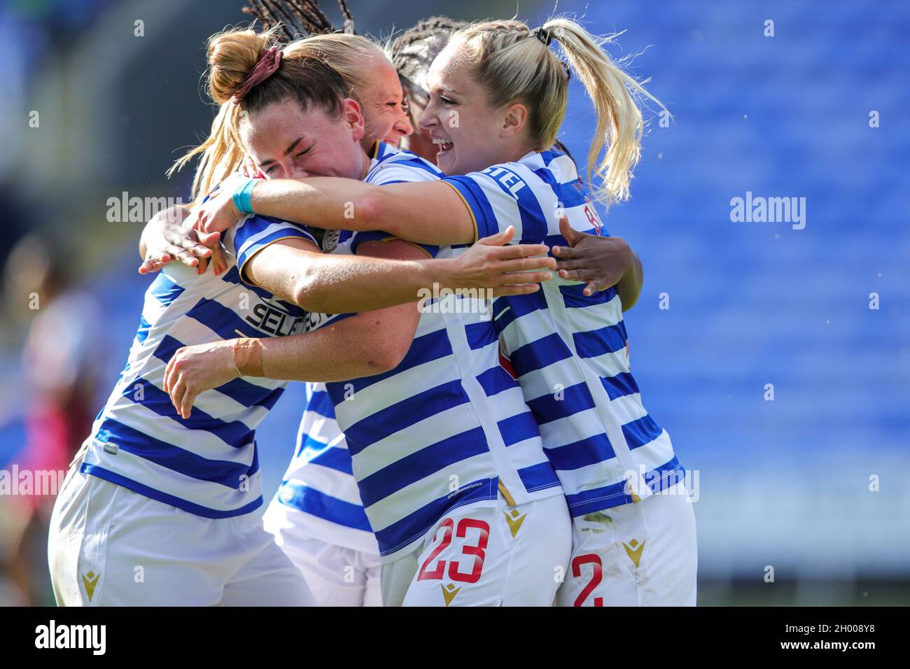 Rachel rowe reading goal hi-res stock photography and images - Alamy