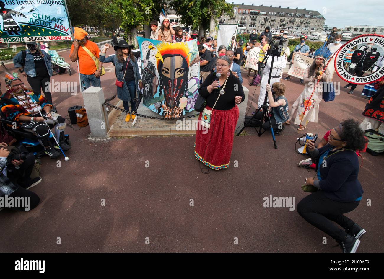 Native american rally in washington hi-res stock photography and images ...