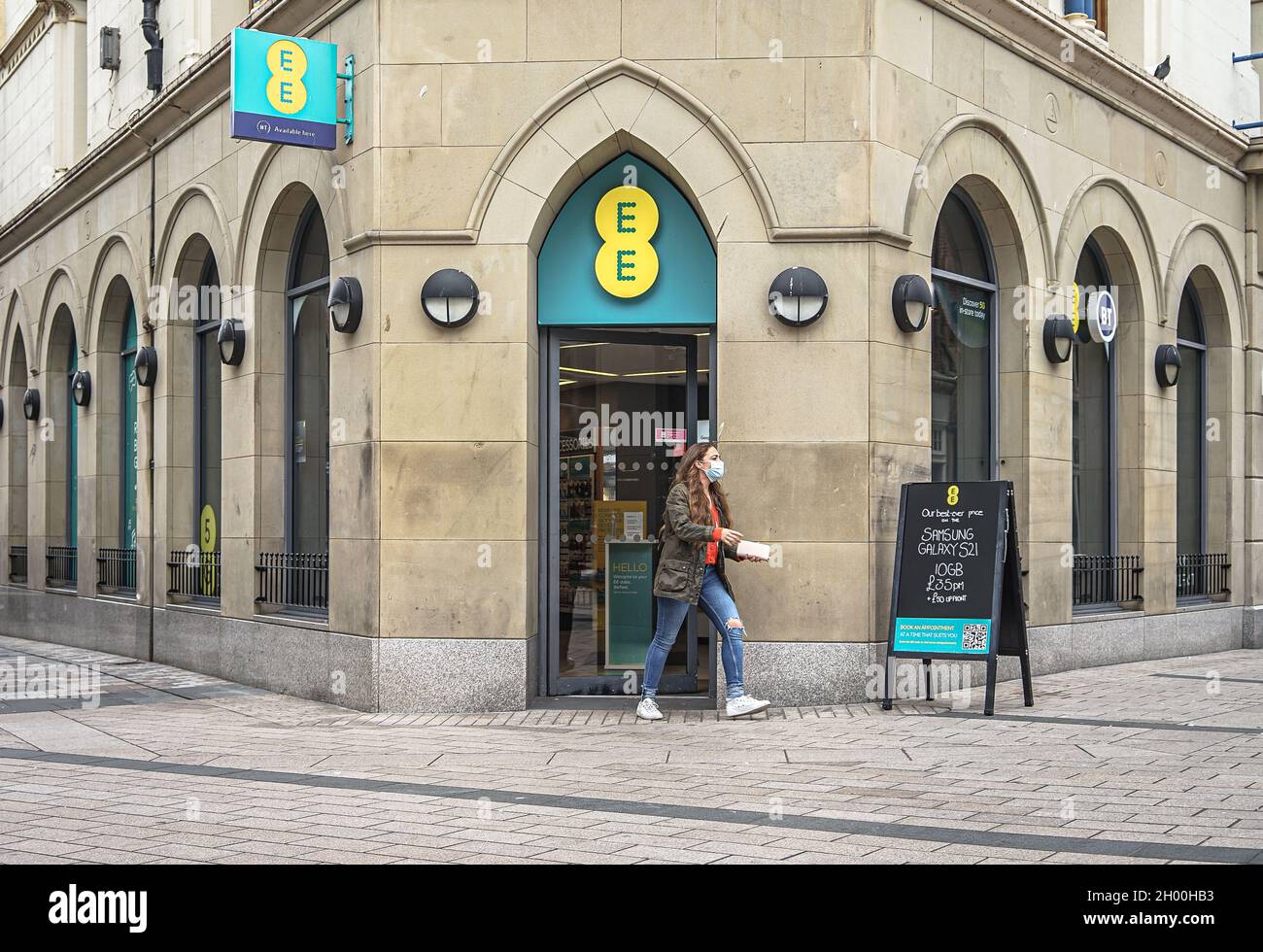 Ee mobile phone shop sign hi-res stock photography and images - Alamy