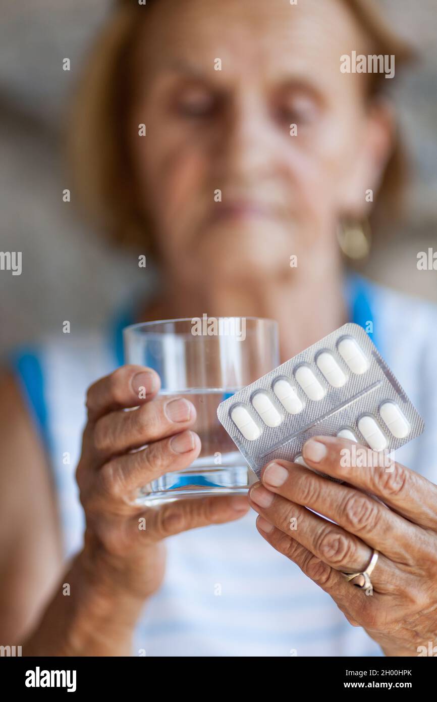 Senior woman taking her daily prescripted medication Stock Photo - Alamy