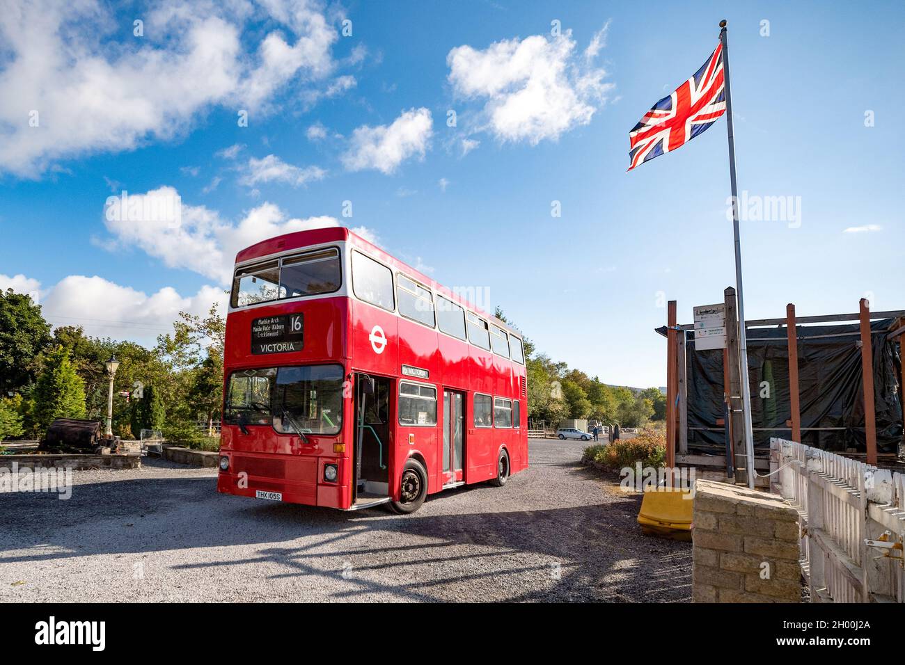 Bus yorkshire dales hi-res stock photography and images - Alamy