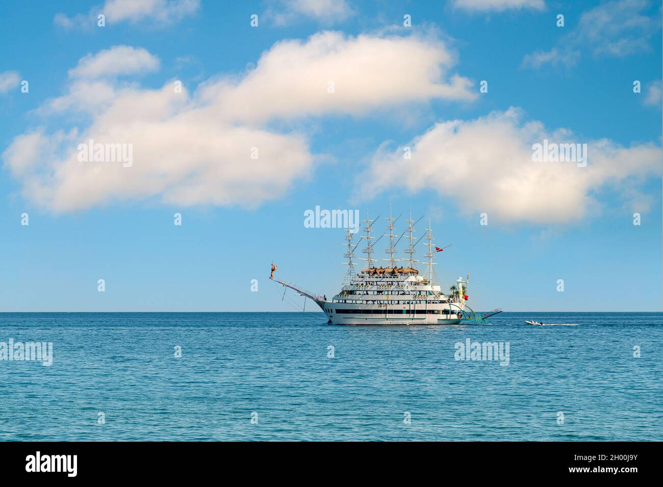 Multi deck ship hi-res stock photography and images - Alamy