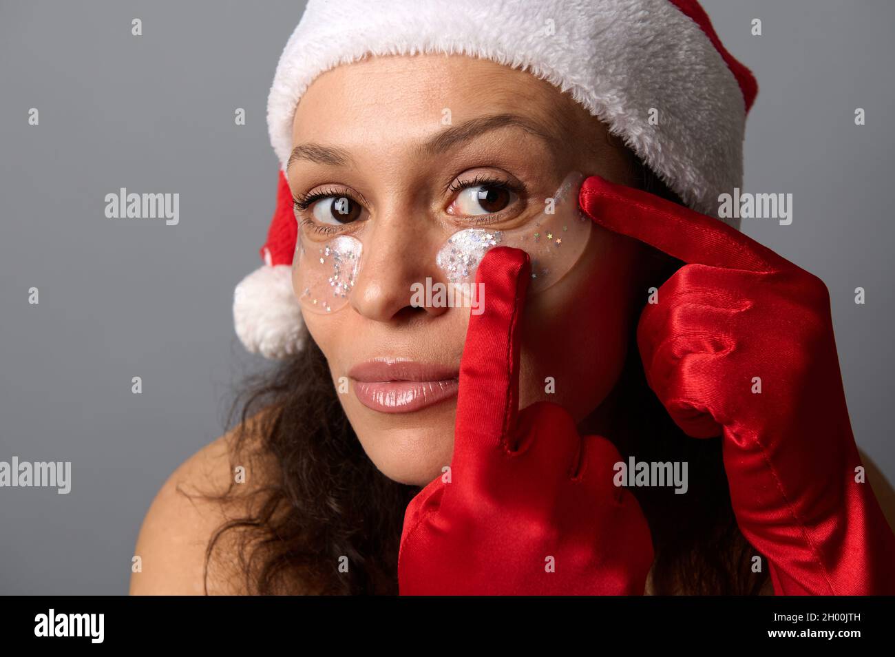 Woman wearing eye patch hi-res stock photography and images - Alamy