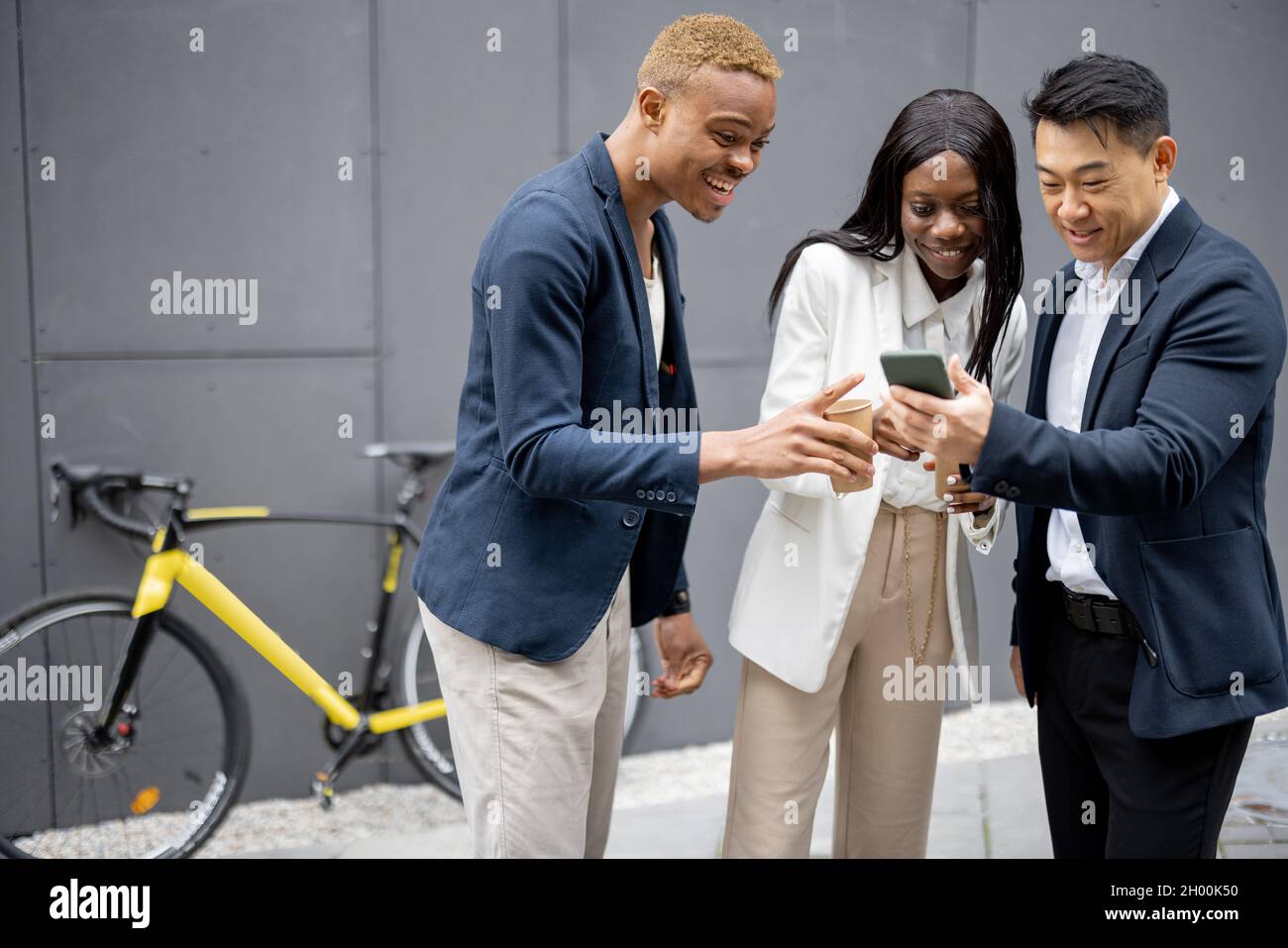 Woman watching men work working hi-res stock photography and images - Alamy