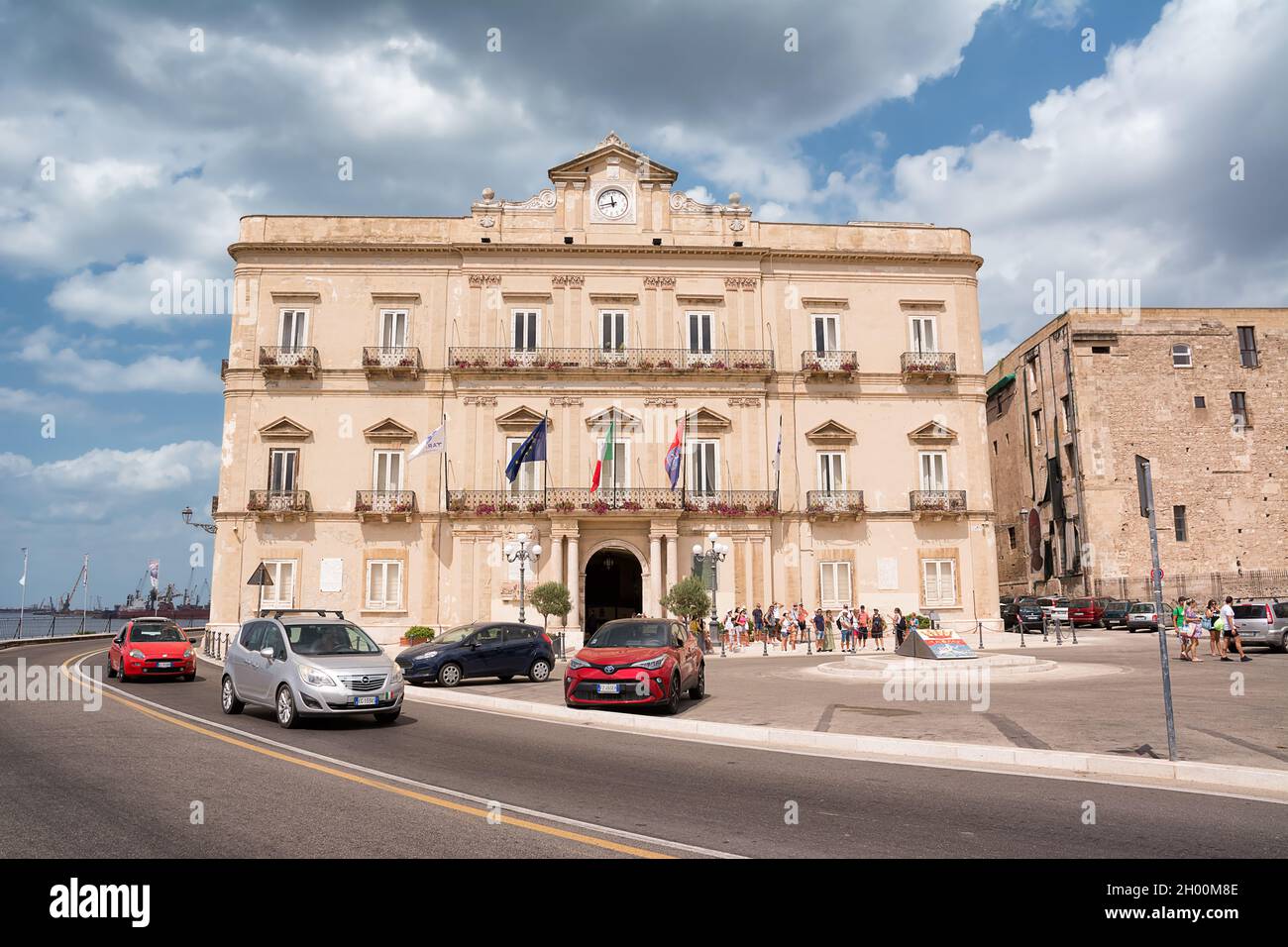 Apulia flag hi-res stock photography and images - Alamy