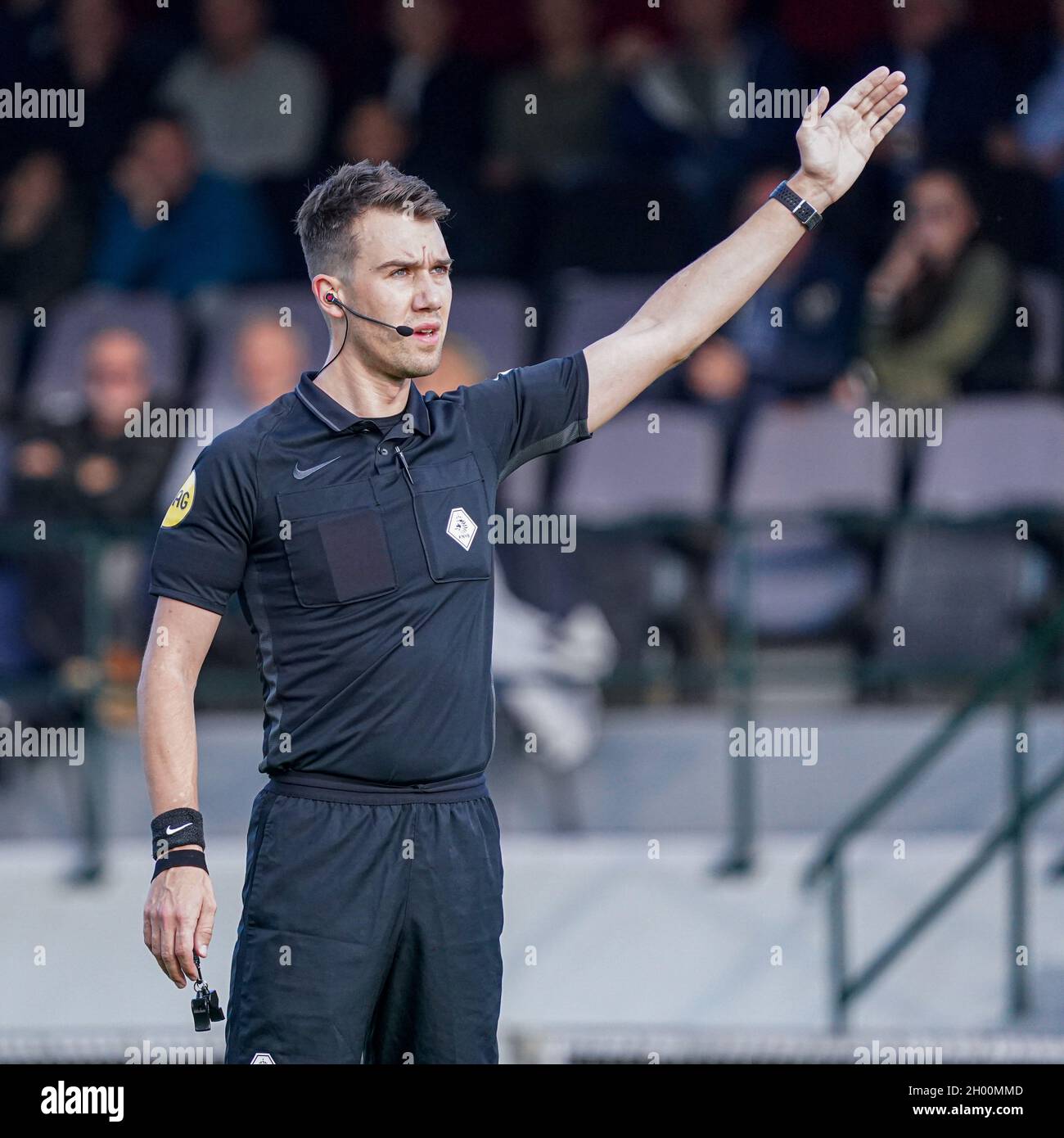 DORDRECHT, NETHERLANDS - OCTOBER 10: referee Sam Droge during the Dutch ...