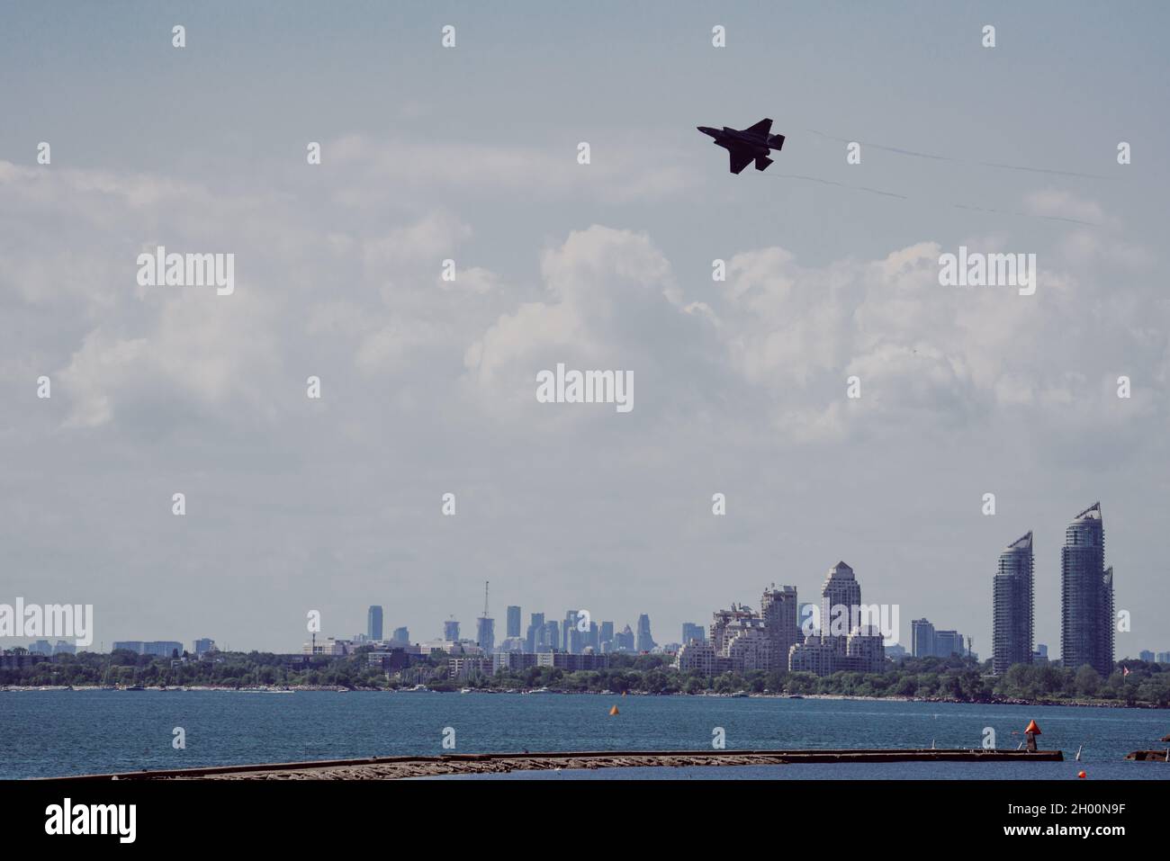 Fighter jet over water hi-res stock photography and images - Alamy