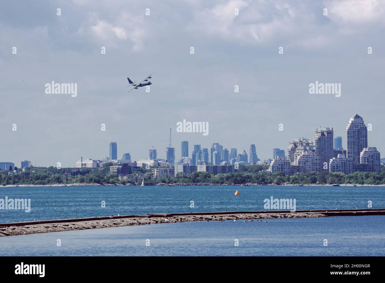 Fighter jet over water hi-res stock photography and images - Alamy