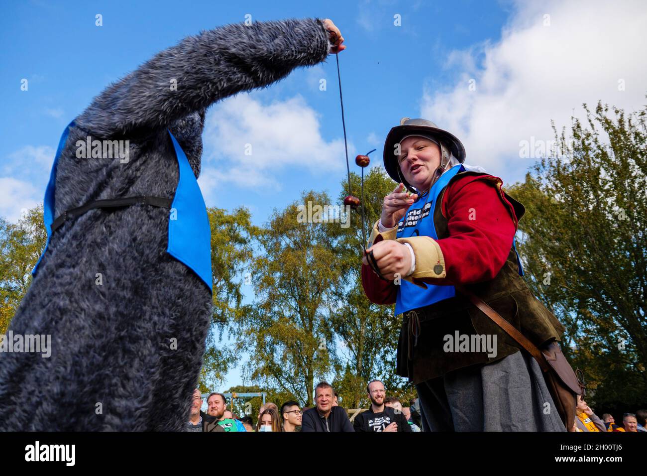 World conker championships hi-res stock photography and images - Alamy