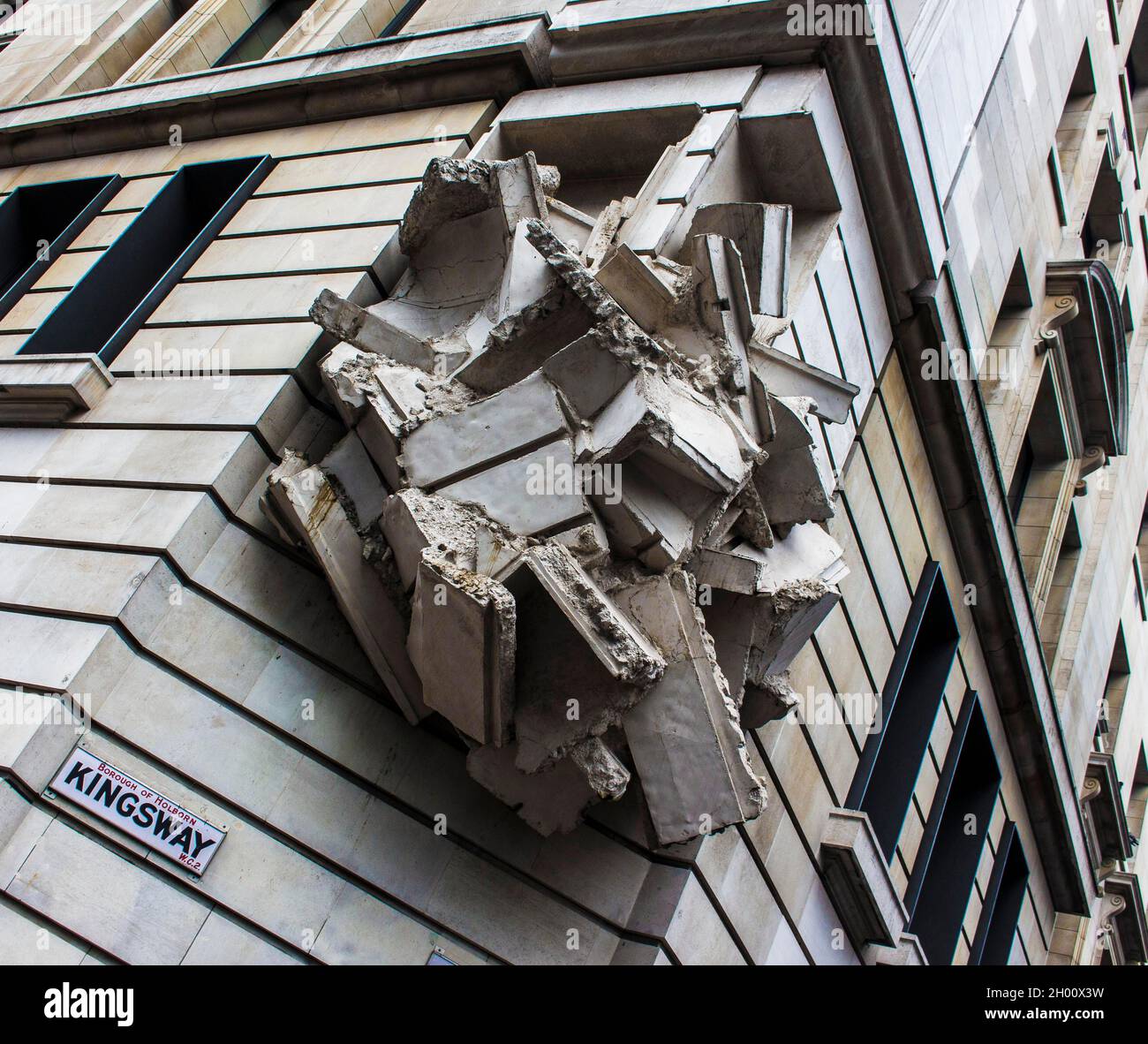 Richard Wilson‘s "Square the Block", installed on the northwest ...