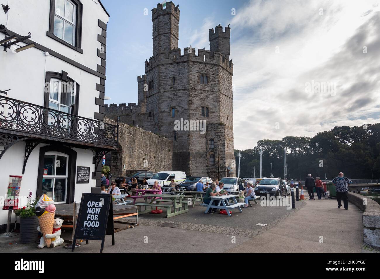 Welsh wales pub sign hi-res stock photography and images - Alamy
