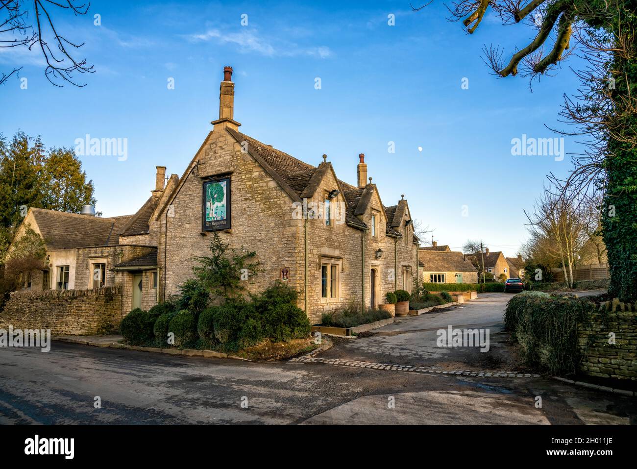 Leighterton royal oak hi-res stock photography and images - Alamy