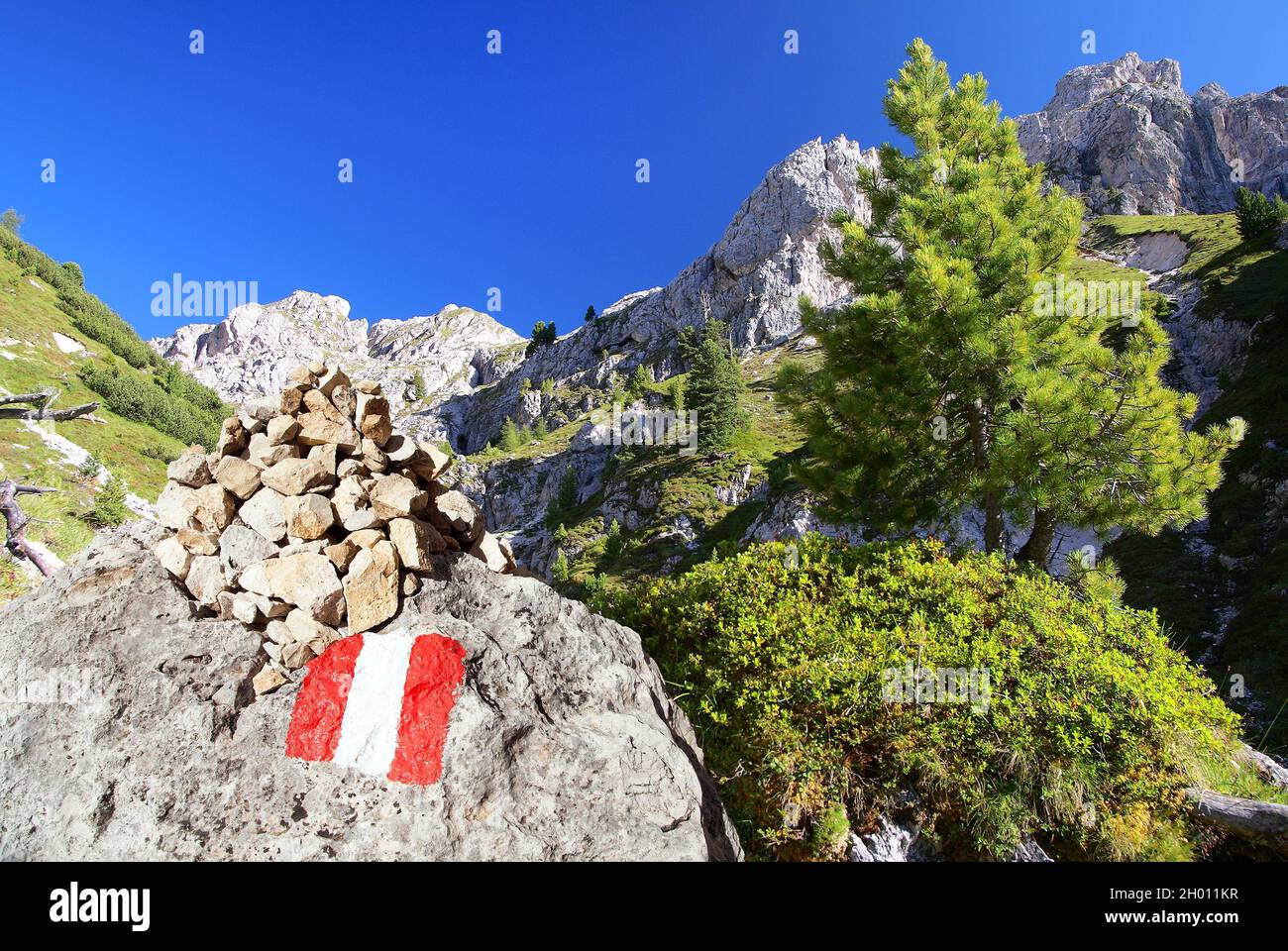 Tourist sign and stone pyramid in Dolomites alps mountains, Italy Stock ...