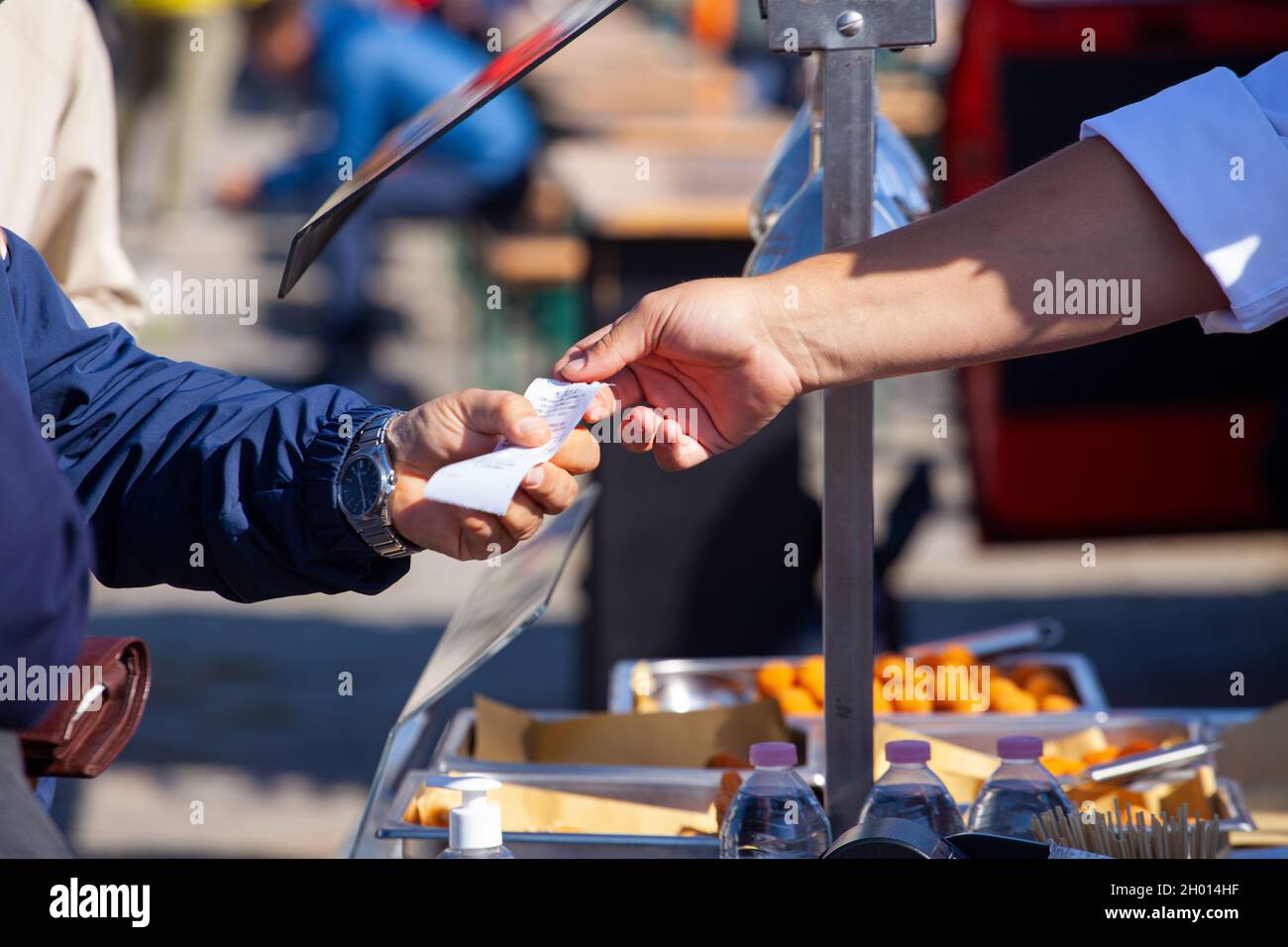 Supermarket receipt male hi-res stock photography and images - Alamy