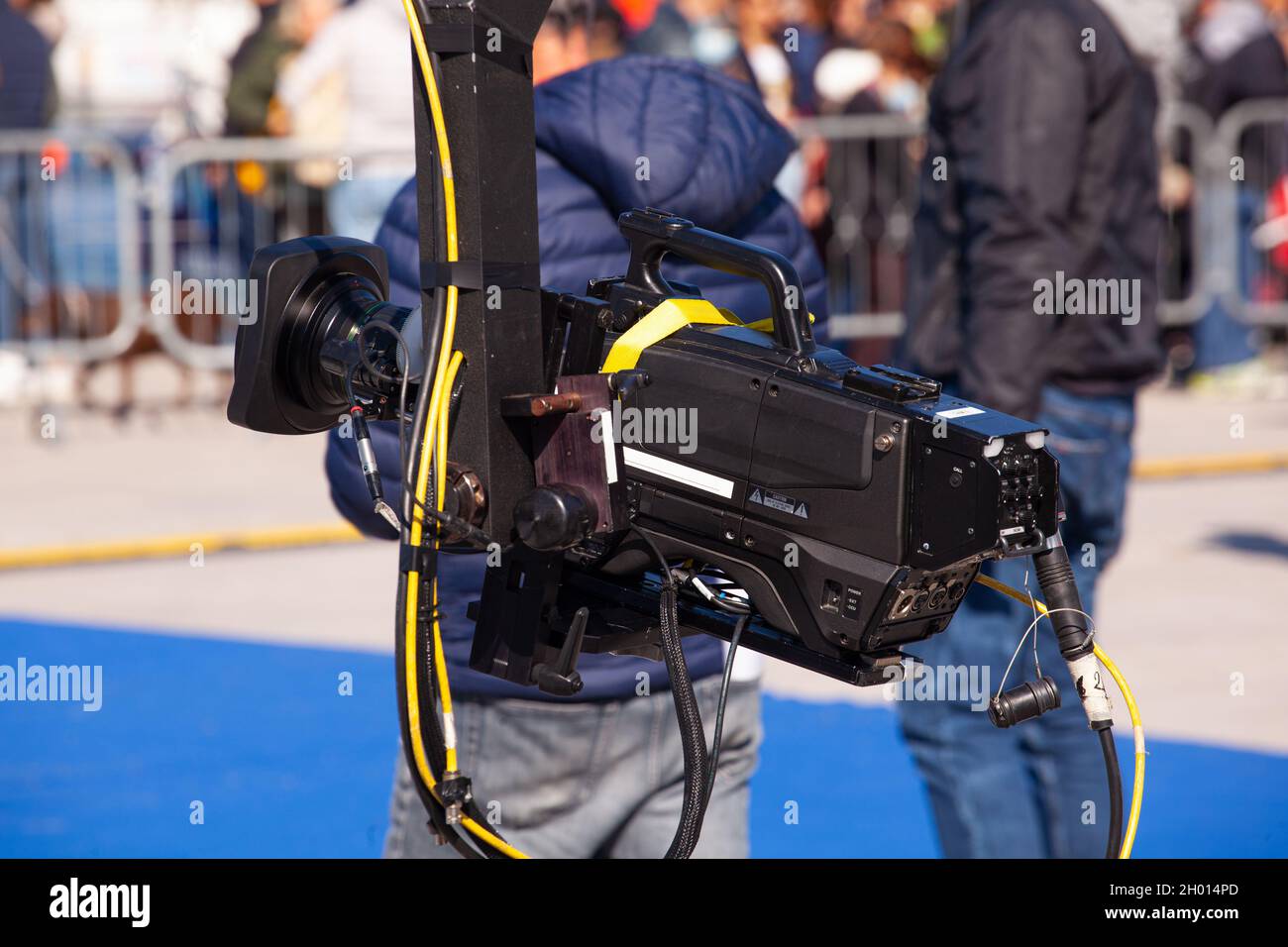 Professional camera crane hi-res stock photography and images - Alamy