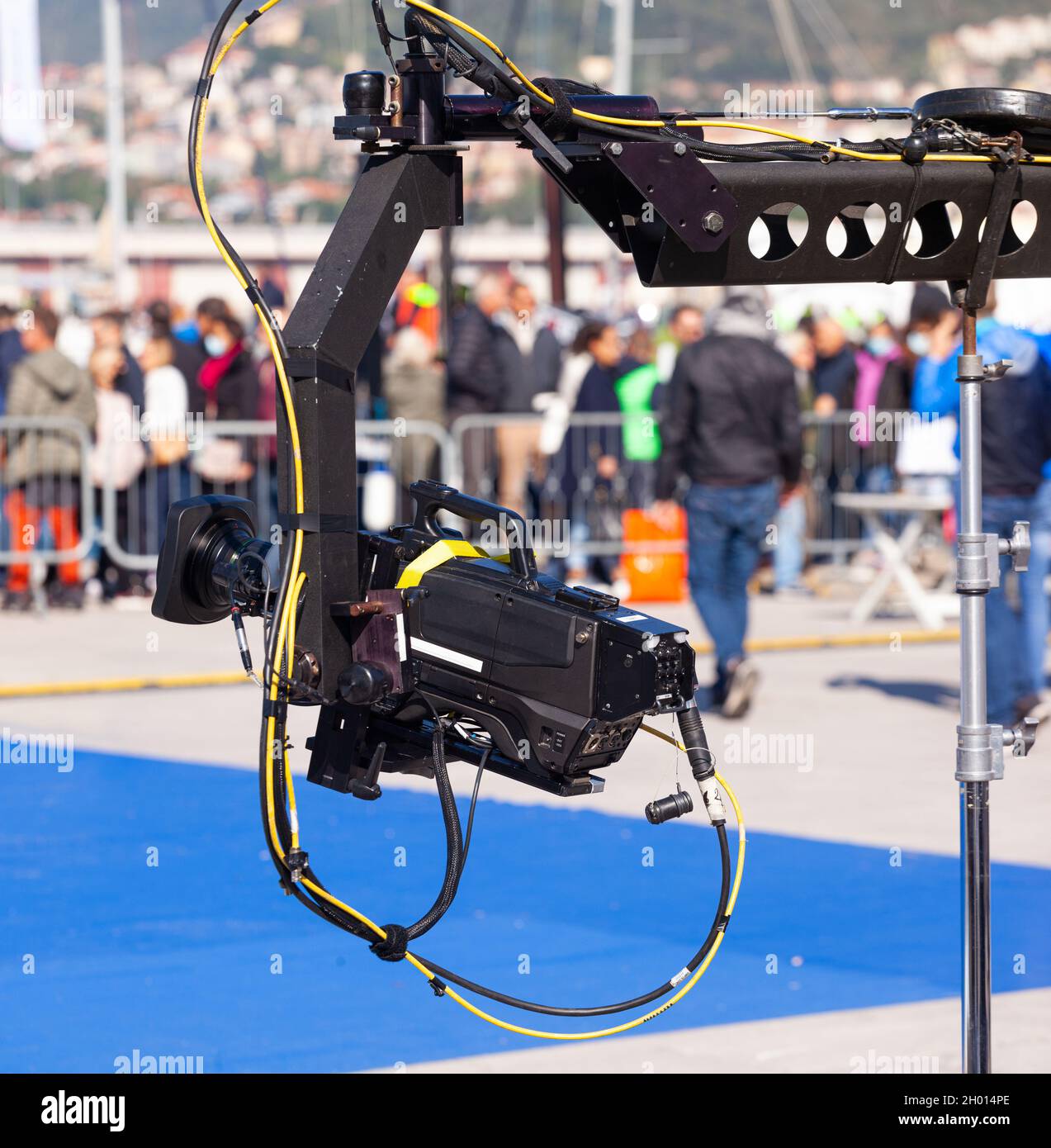 Videographer crane operator hi-res stock photography and images - Alamy