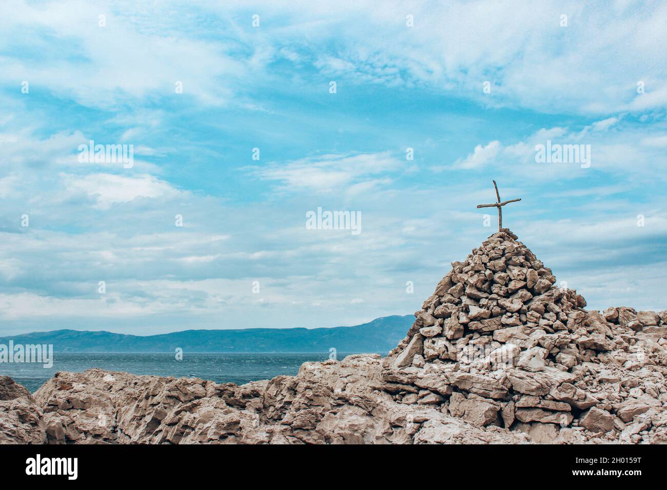 Stones with a cross on top hi-res stock photography and images - Alamy