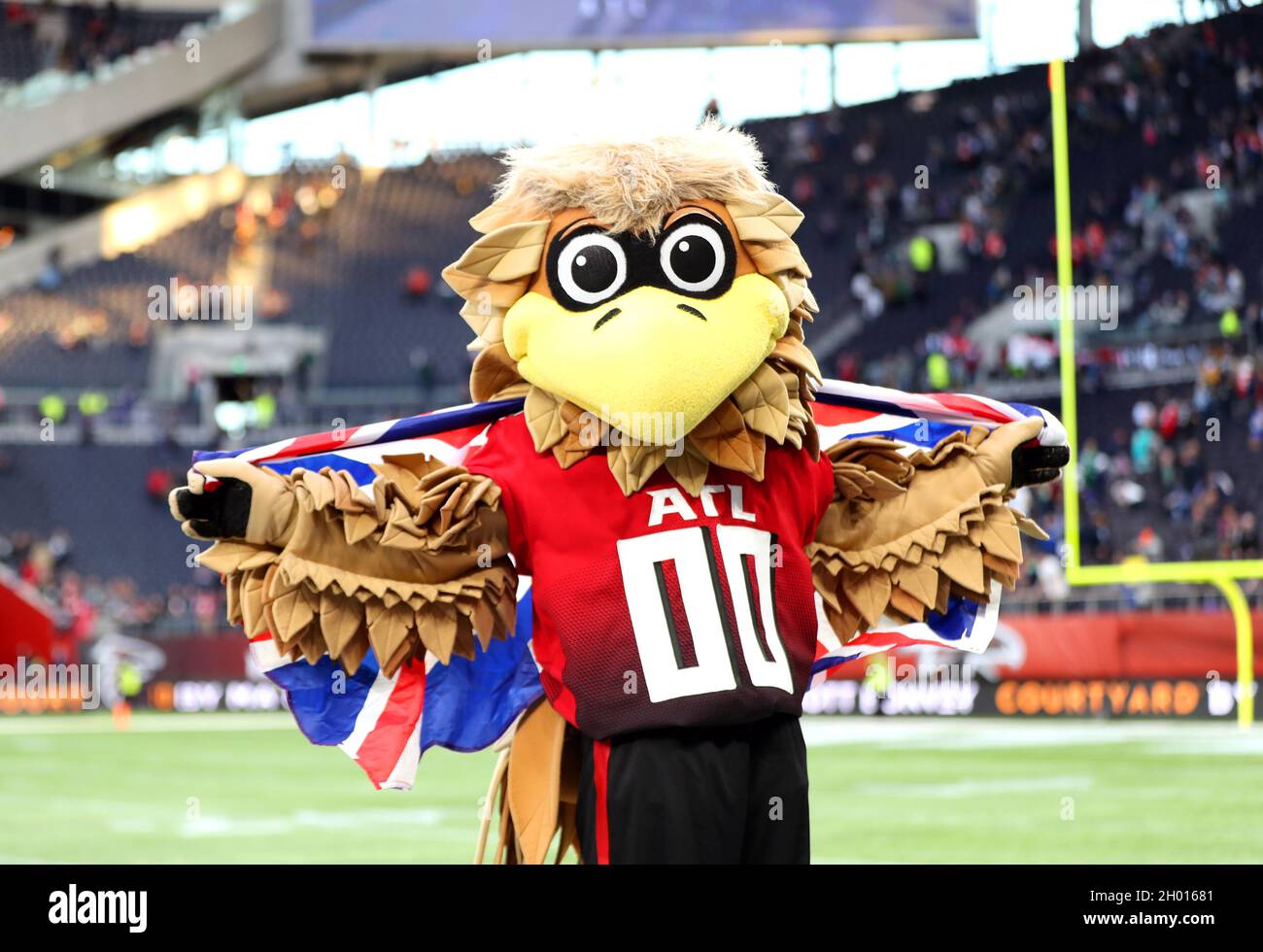Atlanta falcons mascot freddie falcon hi-res stock photography and images - Alamy