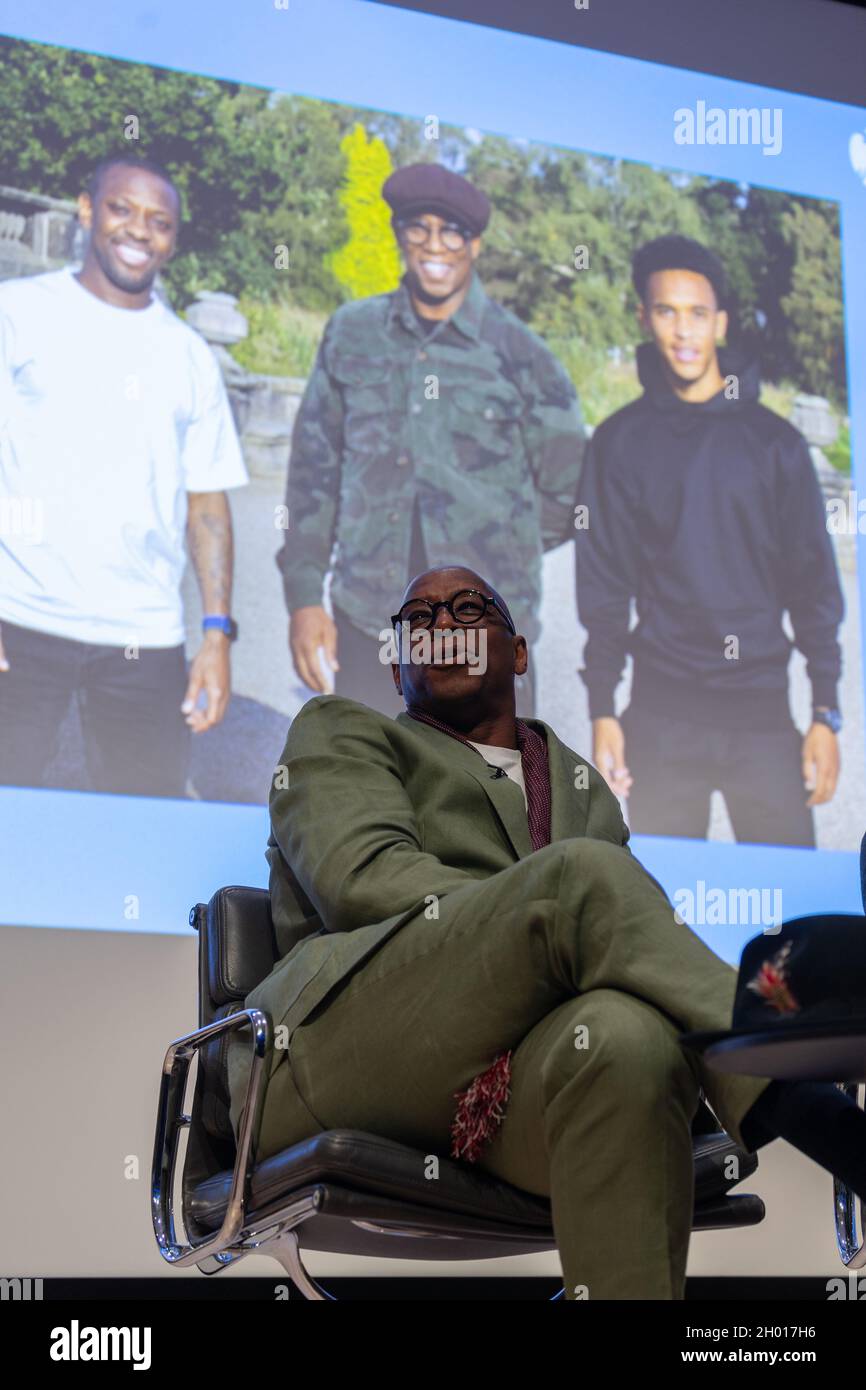 Father shaun hi-res stock photography and images - Alamy