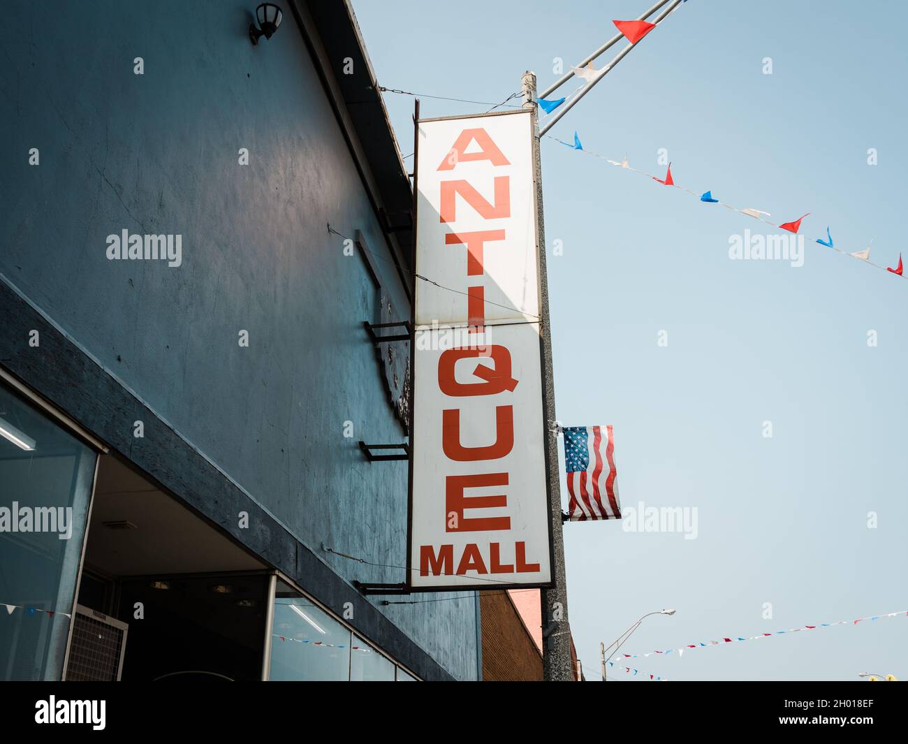 Antique mall sign hi-res stock photography and images - Alamy