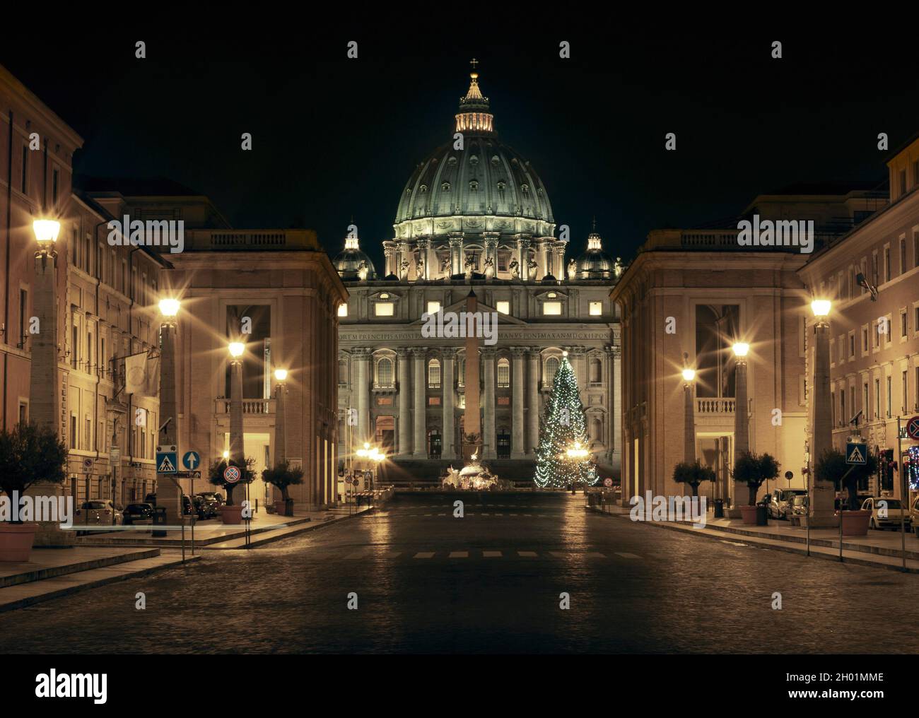 St. Peter's basilica in Vatican City at night Stock Photo - Alamy