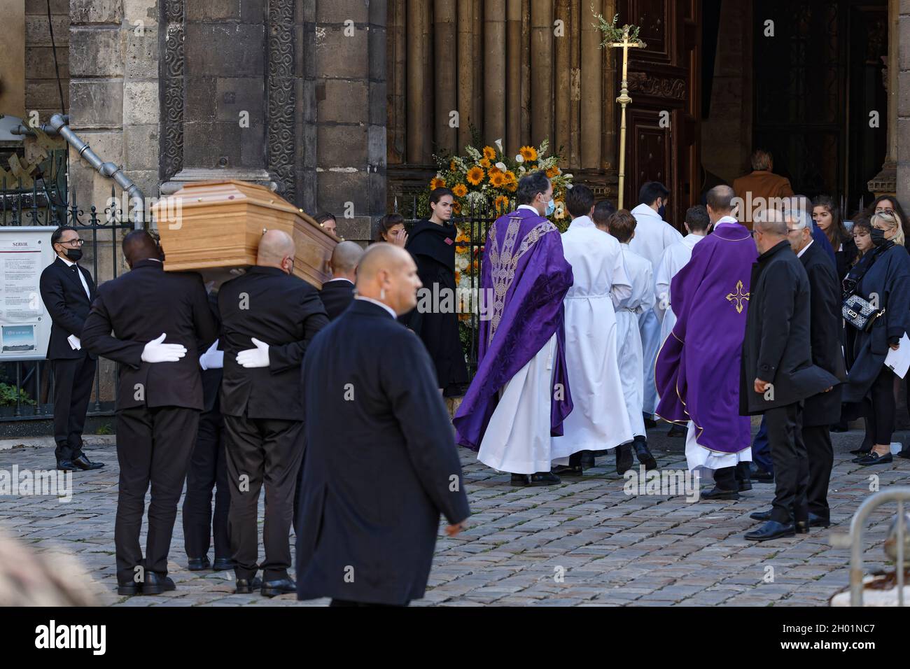 Paris, France. 6th Oct, 2021. Funeral mass organized in the Saint ...
