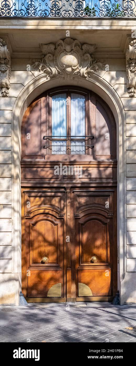 Parisian apartment building front entrance door hi-res stock ...
