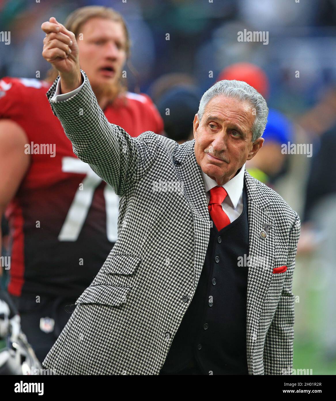 Falcons hi-res stock photography and images - Alamy