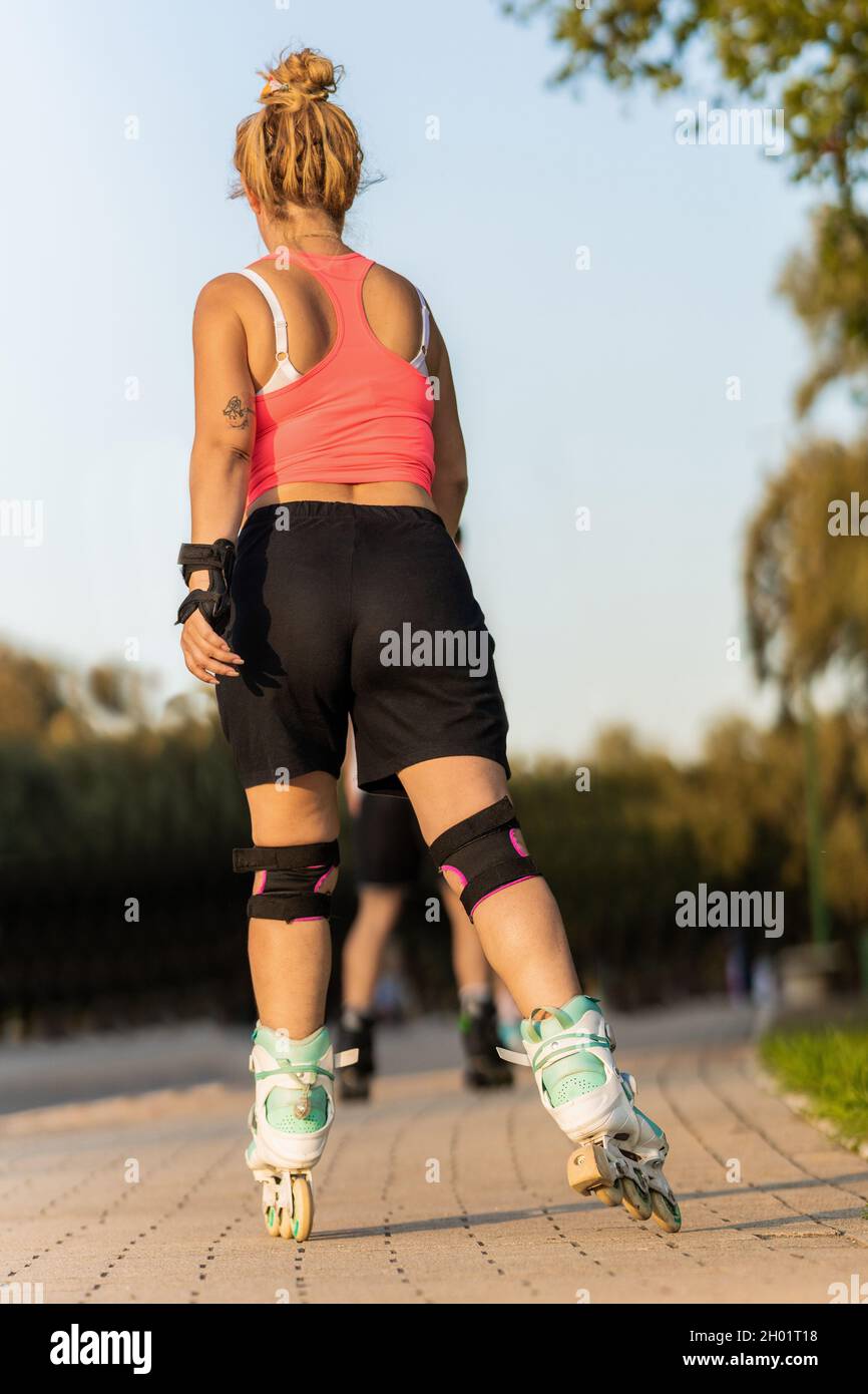 Woman speed skating hi-res stock photography and images - Alamy