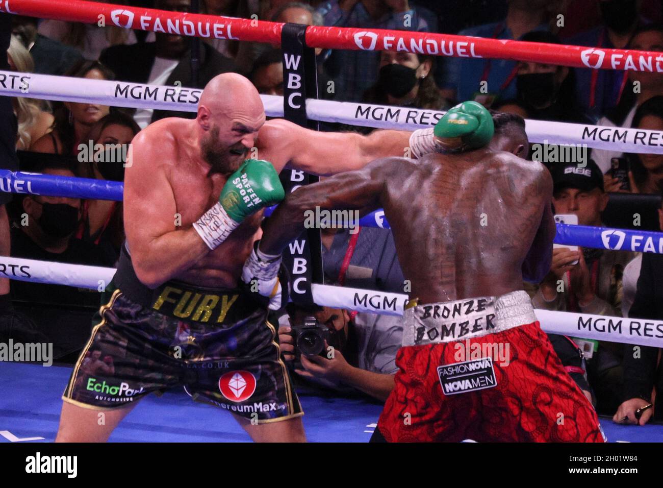 Tyson fox hi-res stock photography and images - Alamy